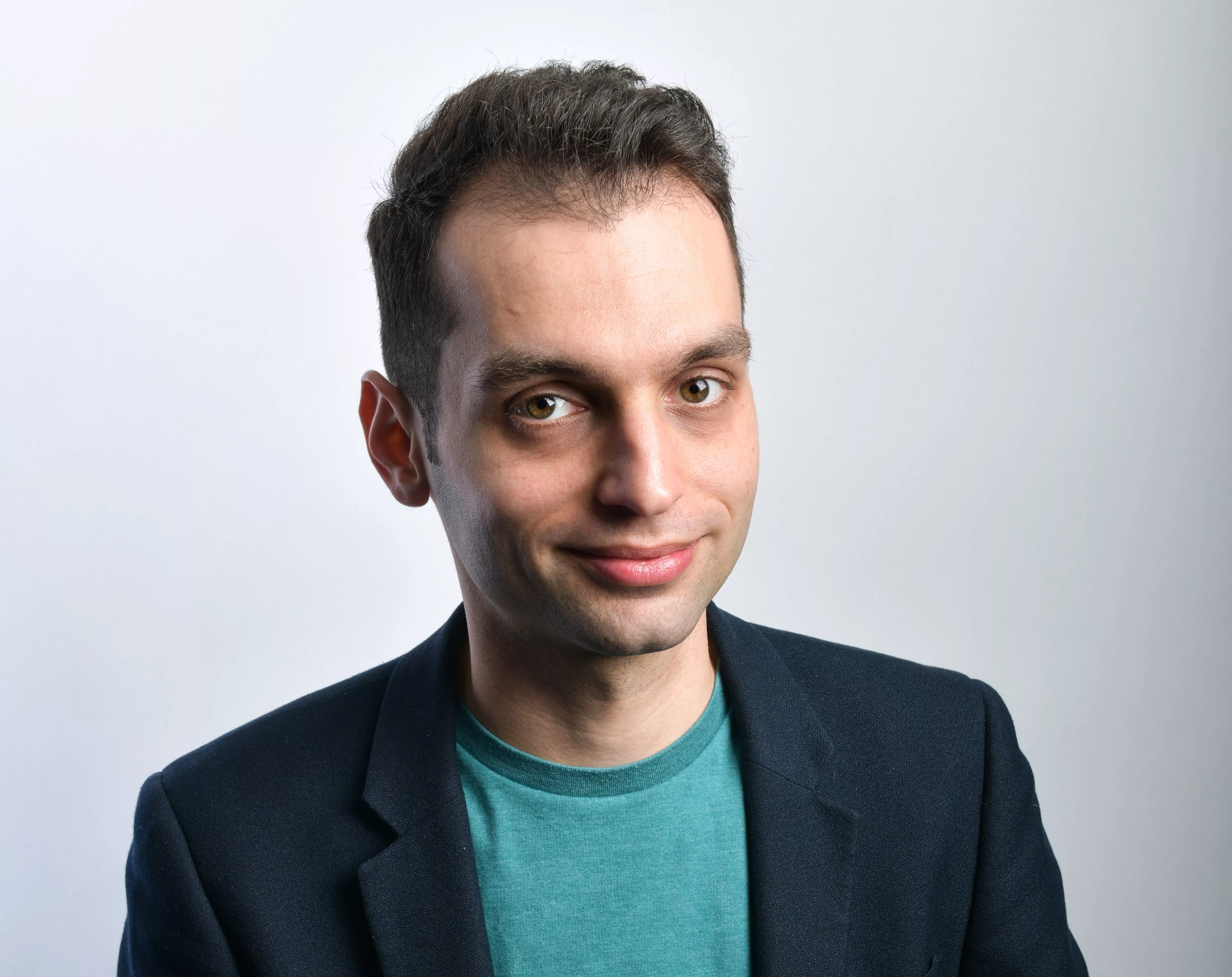 Konstantin Kisin » HowTheLightGetsIn London