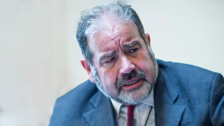 Roger Hearing » HowTheLightGetsIn Hay